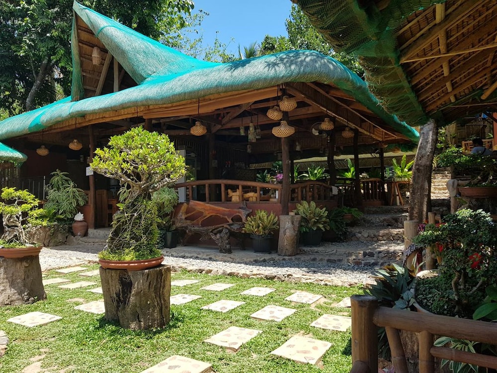 Bahay Kawayan Backpackers Inn, Coron, Philippines